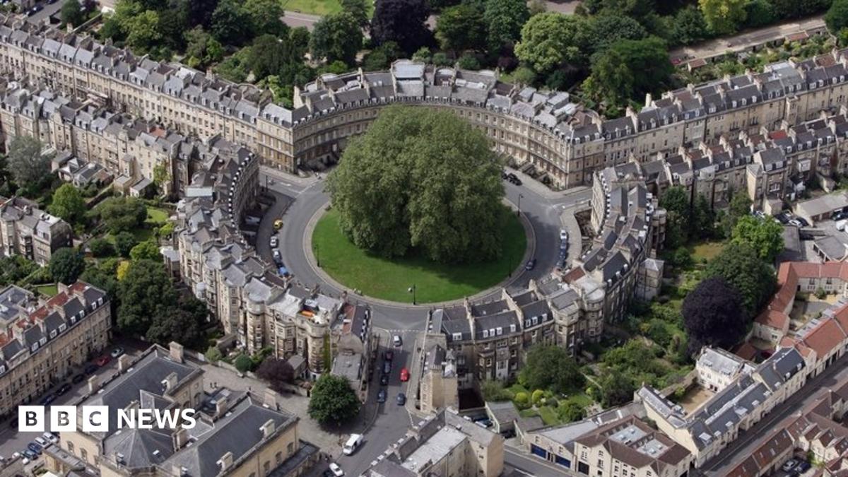New traffic management scheme for two Bath roads - BBC News