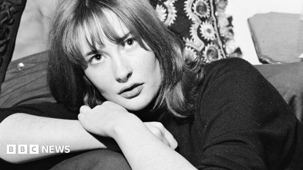 Kathy Etchingham: Life as Jimi Hendrix's 'Foxy Lady' - BBC News