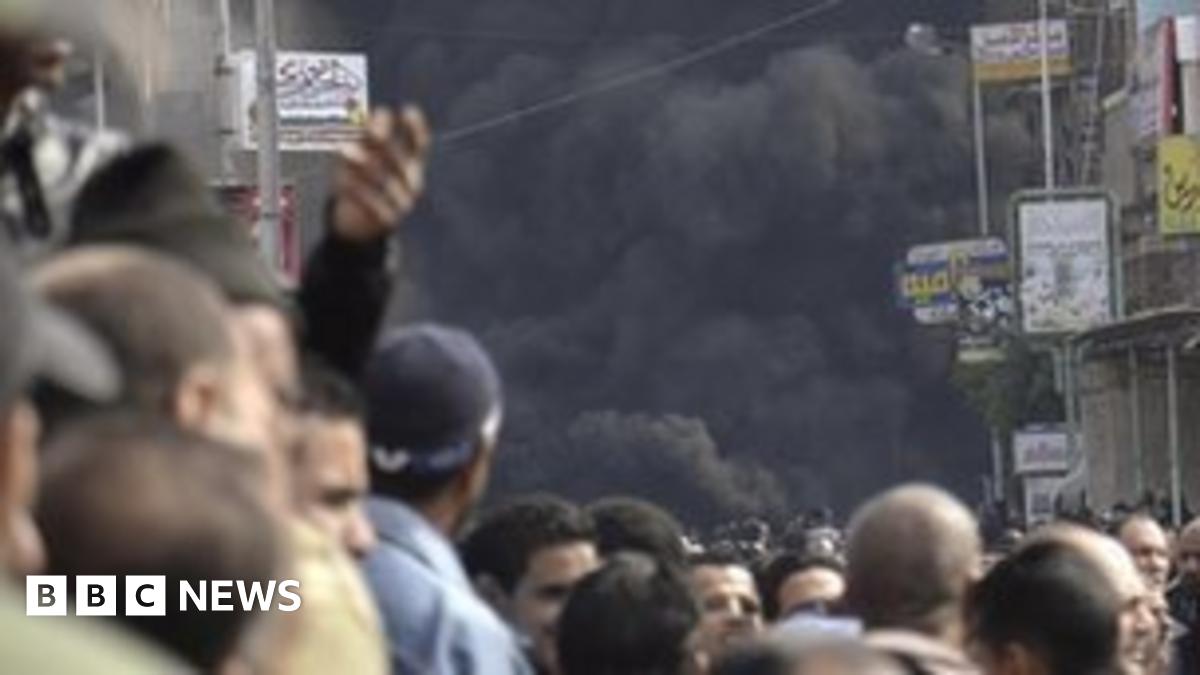 Anniversary violence deepens Egypt's economic crisis - BBC News
