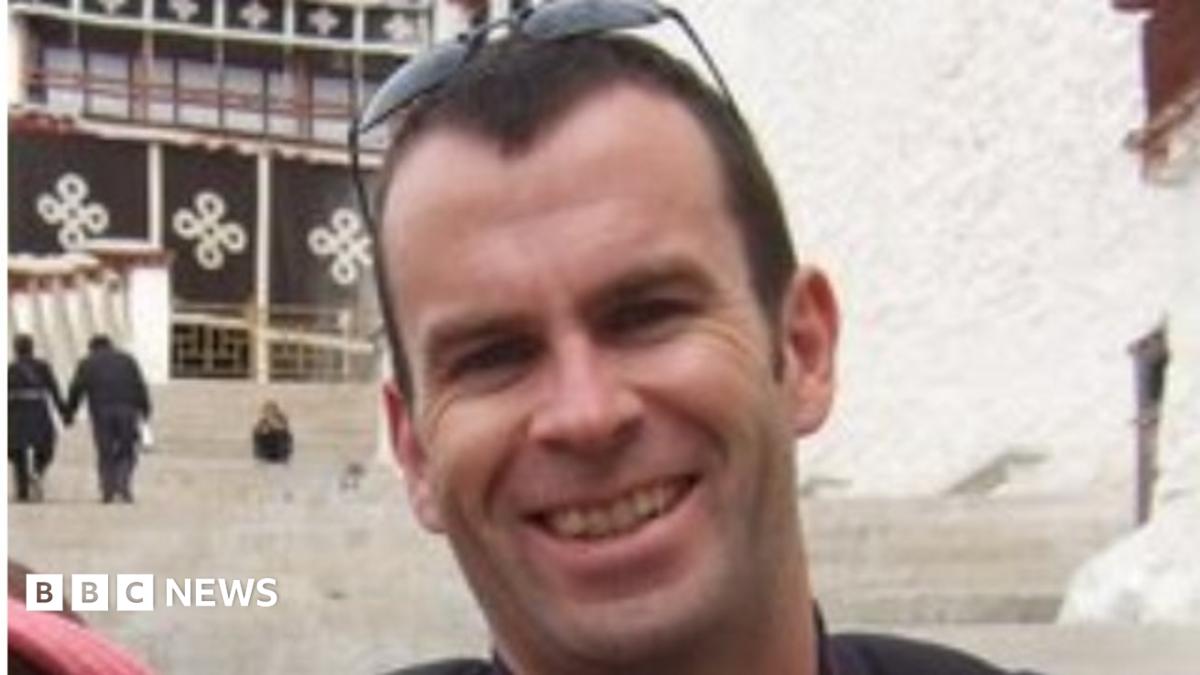 Ben Thompson search: Body found in Cardiff river - BBC News
