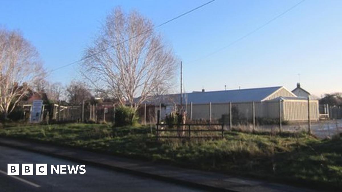 Churchdown Tesco will create 100 new jobs in village - BBC News