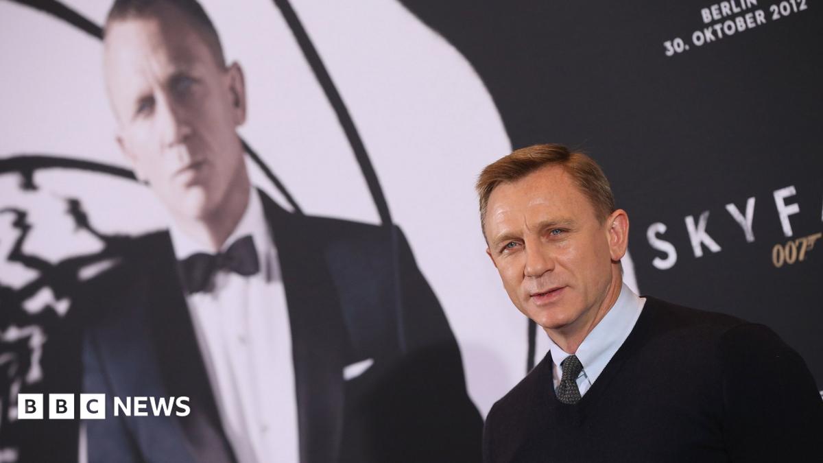 Skyfall wins best film at Evening Standard awards - BBC News