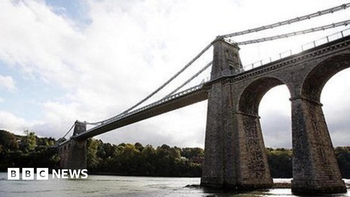 New Menai bridge to be considered - BBC News