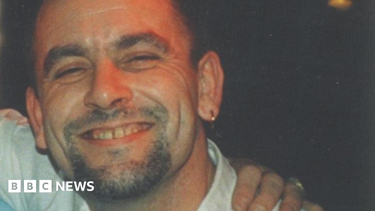 Michael Moss trial: Three guilty of Ilkeston manslaughter - BBC News