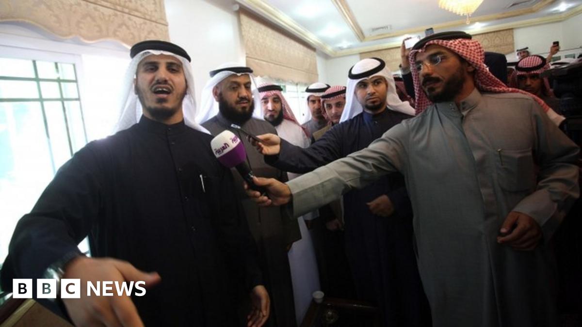 'Politicised' court cases anger Kuwaiti Bedouin - BBC News