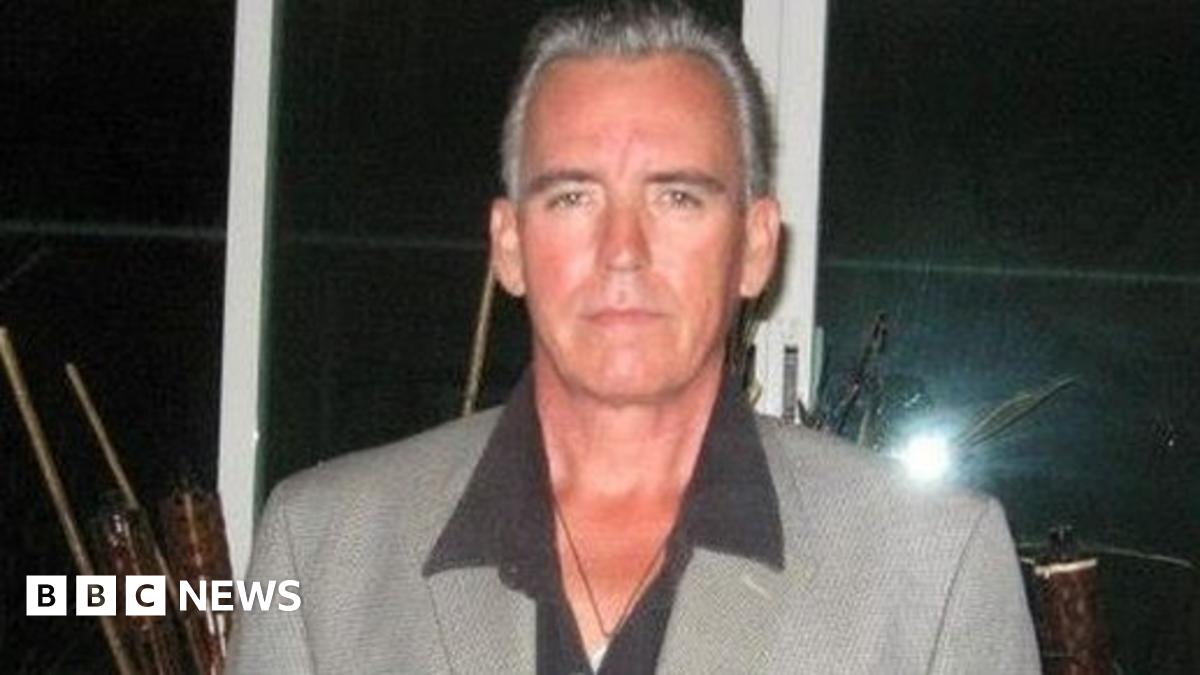 Taxi passenger sought in Mark Austin murder inquiry - BBC News