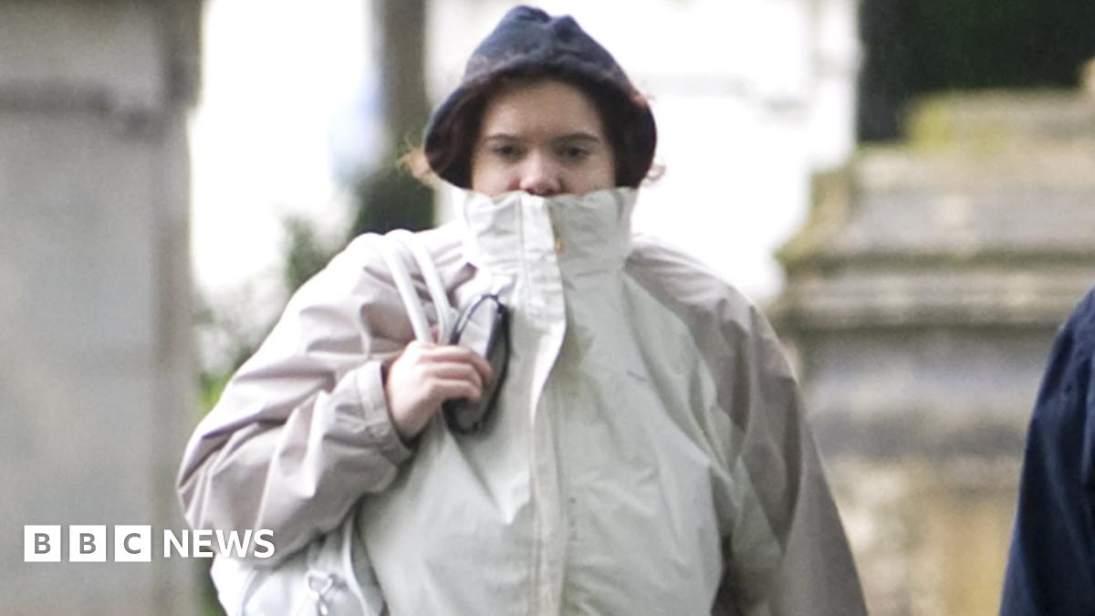 Child cancer lies: Cwmcarn teacher Kelly Baker banned - BBC News