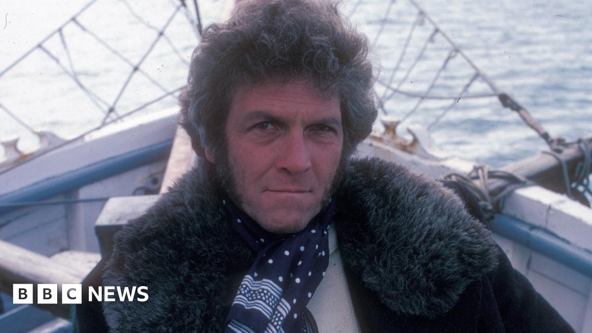Onedin Line actor Peter Gilmore dies aged 81 - BBC News