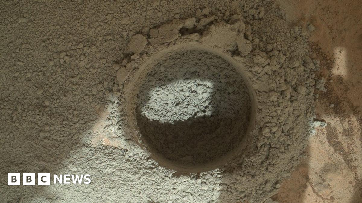 Curiosity Mars rover spins its rock drill - BBC News
