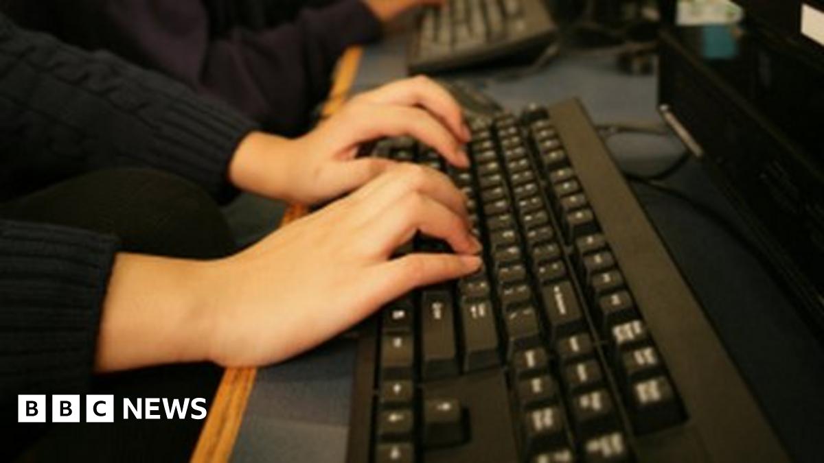 Kids 'using coding skills to hack' friends on games, expert says - BBC News