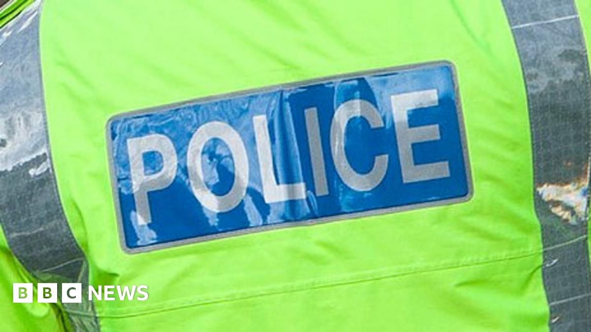 Atherton handbag thief's attack on elderly woman 'cowardly' - BBC News