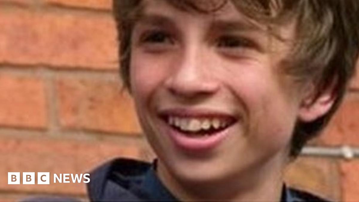 Charlie Hutton's father calls for boat insurance clarity - BBC News