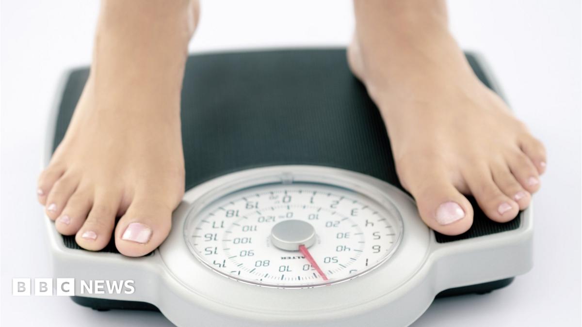 Obesity obsession 'means other weight problems missed' - BBC News