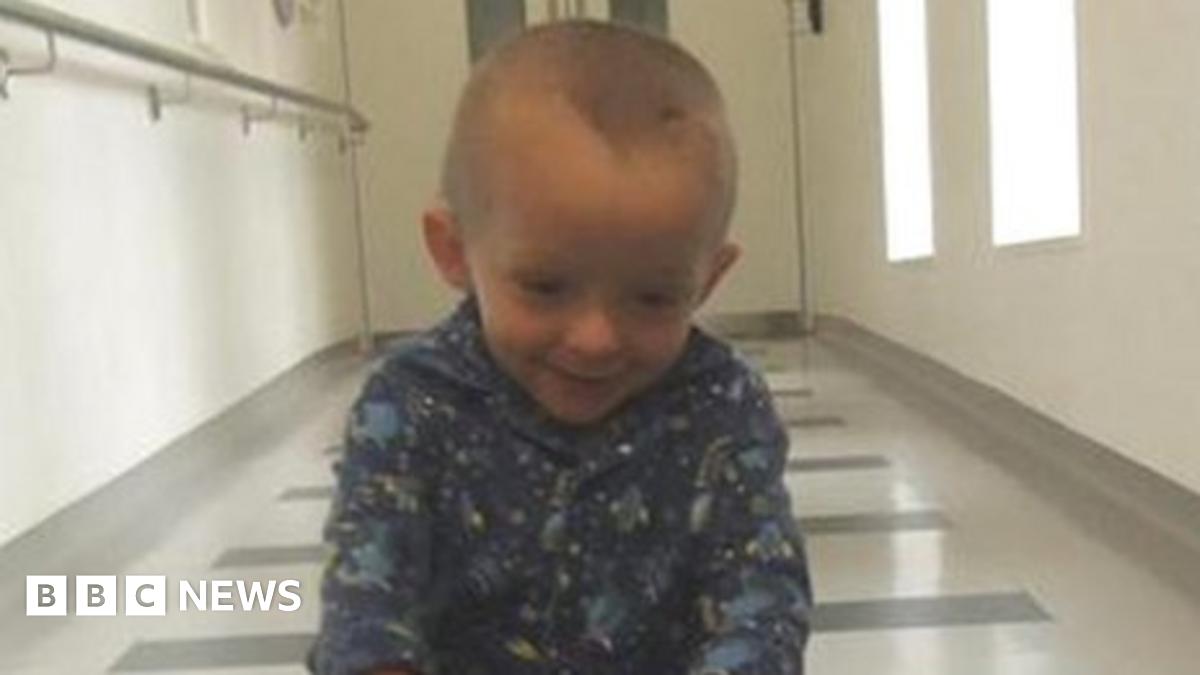 Charlie Harris-Beard: Funeral for toddler with leukaemia - BBC News