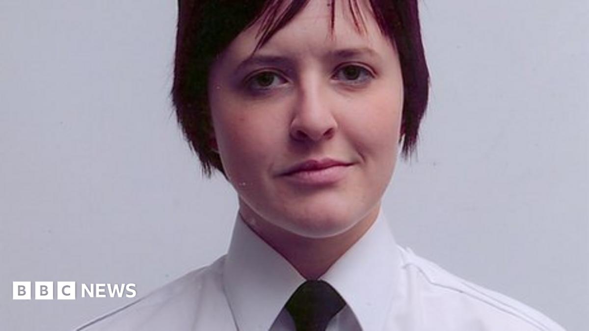 Philippa Reynolds: Tributes paid to police officer - BBC News
