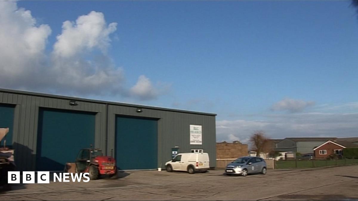 Norfolk accident victim was Keith Alderton - BBC News