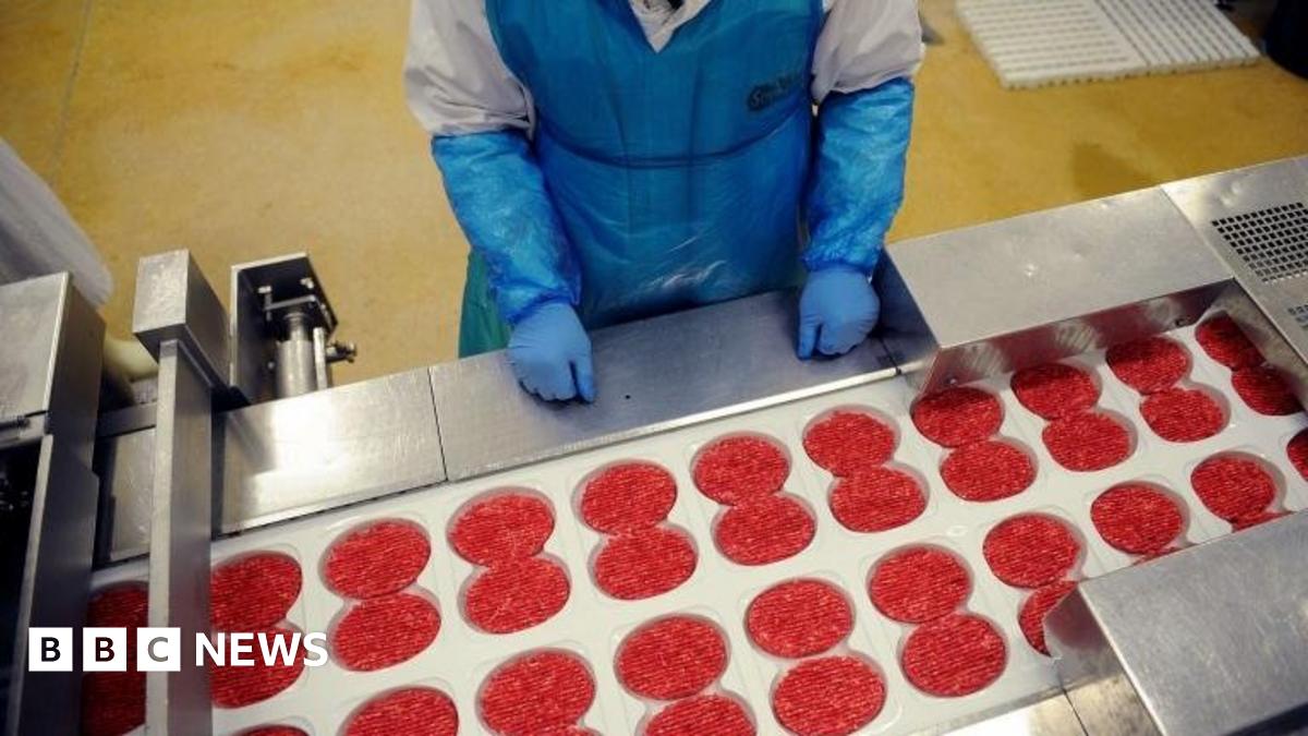 Horsemeat scandal: Irish meat processing 'clean-up' urged - BBC News