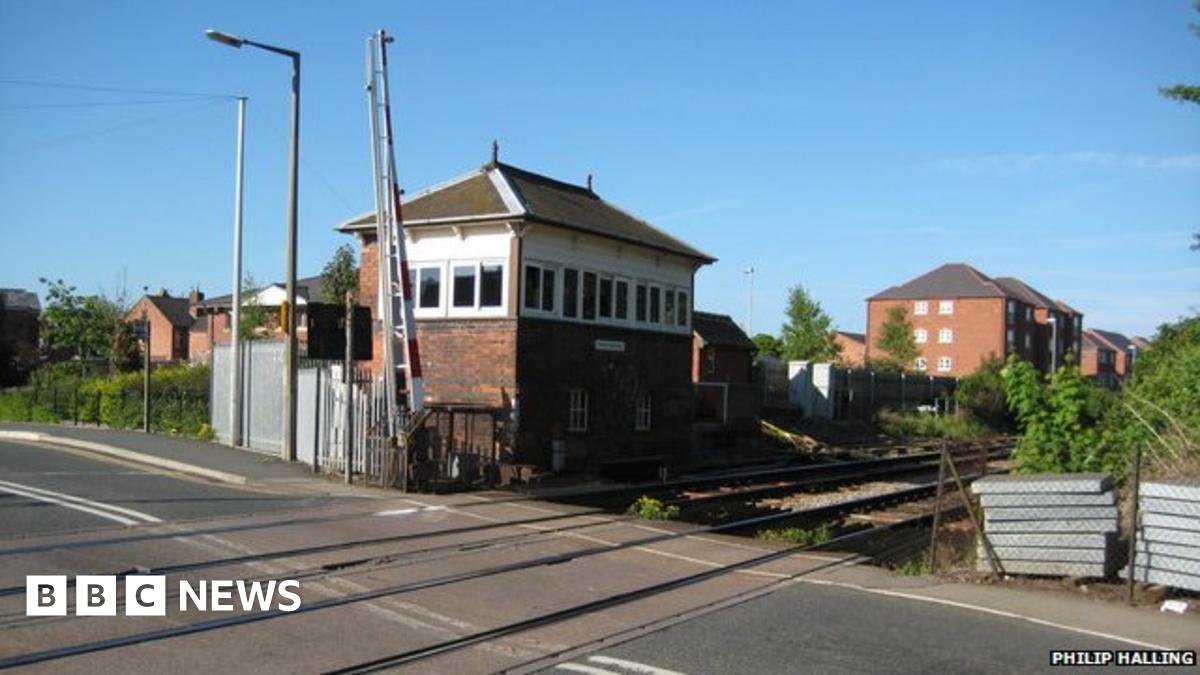 Signalman stuck in a toilet: Network Rail apologies - BBC News