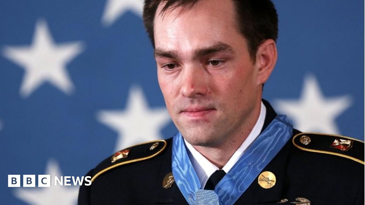 Clinton Romesha gets Medal of Honor for Afghan fight - BBC News