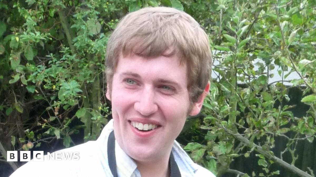 Samuel Guidera murder: Parents appeal to help catch killer - BBC News