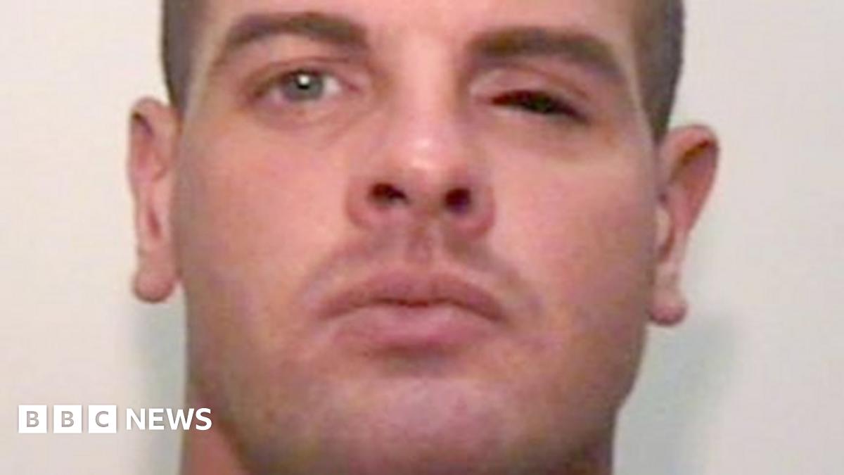 Dale Cregan admits father and son murders in Greater Manchester - BBC News