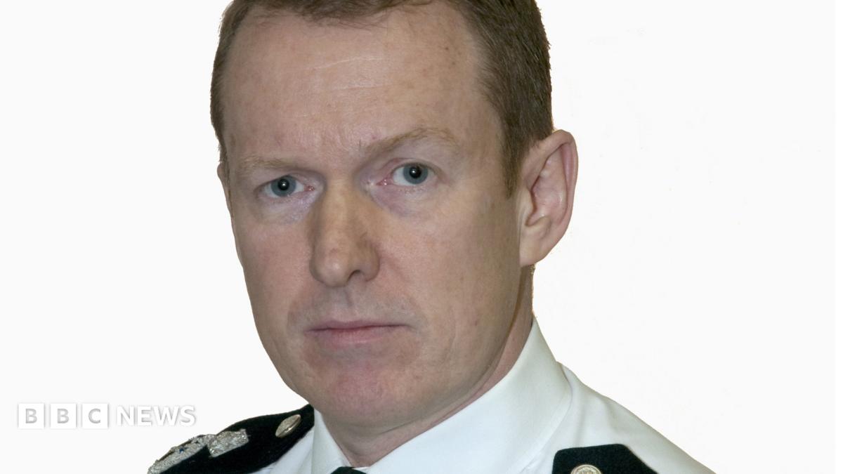 Top Met police officer set to lead Essex Police - BBC News