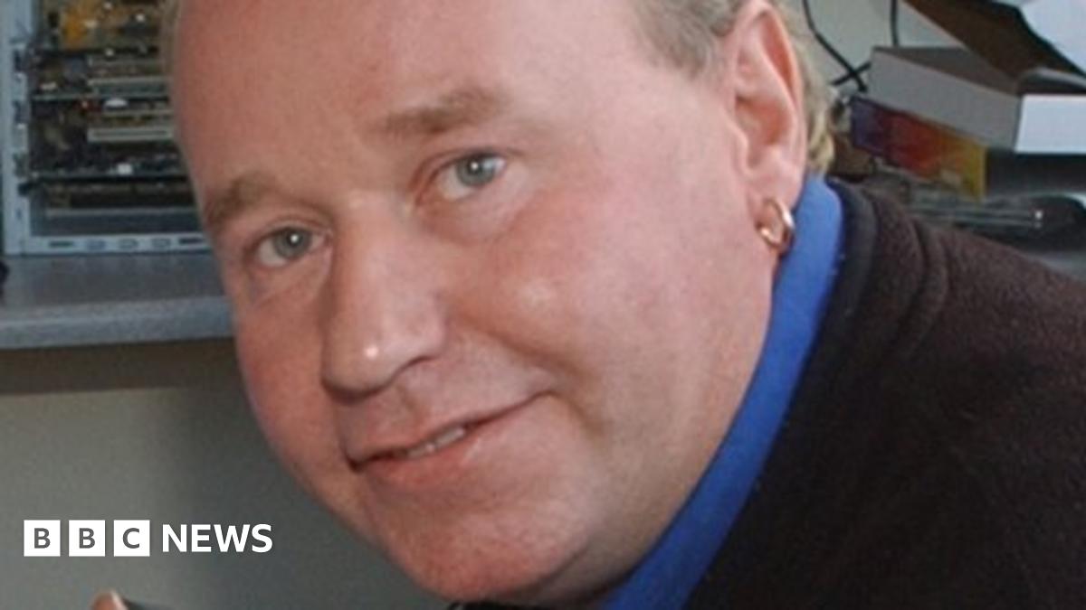 Peter Battle murder inquiry: Extra time to question suspect - BBC News