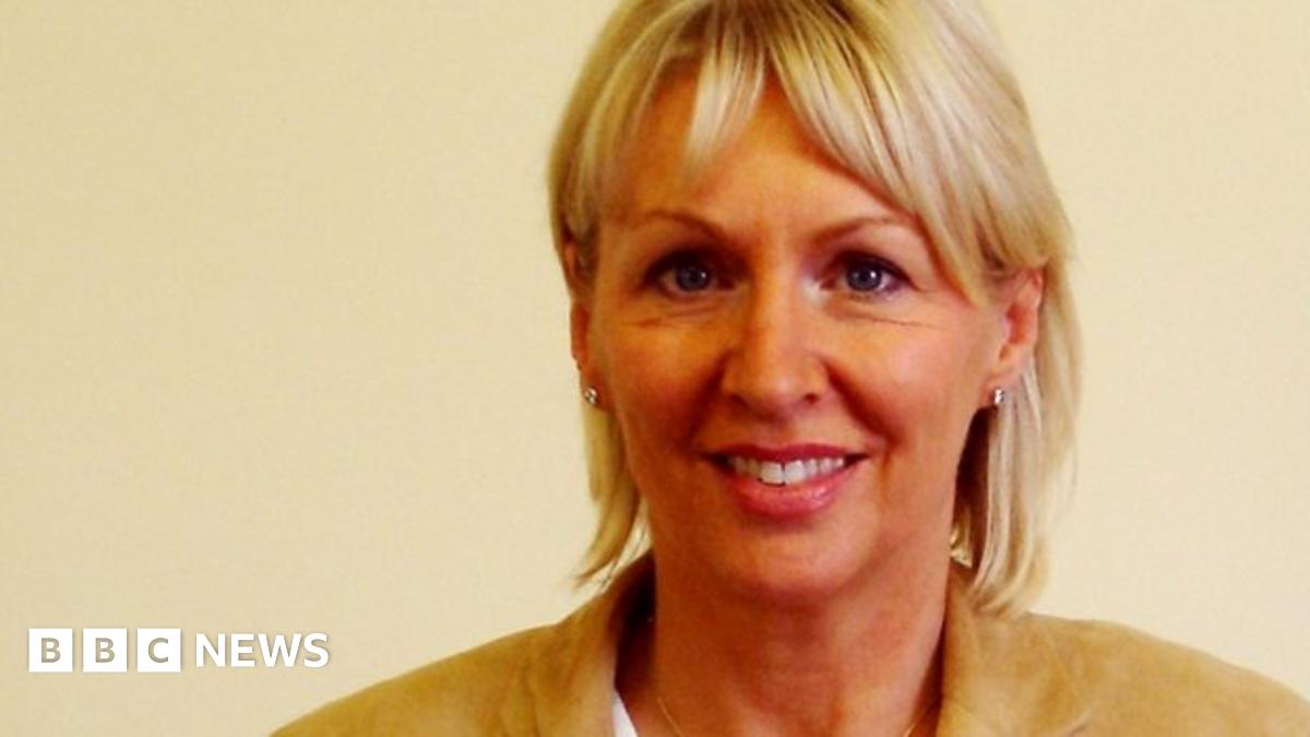 MP Nadine Dorries 'to consider Tory-UKIP candidacy' - BBC News