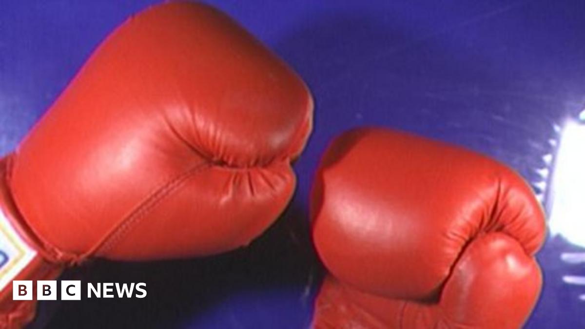 Brian Coleman: Auction for boxing's unsung hero - BBC News