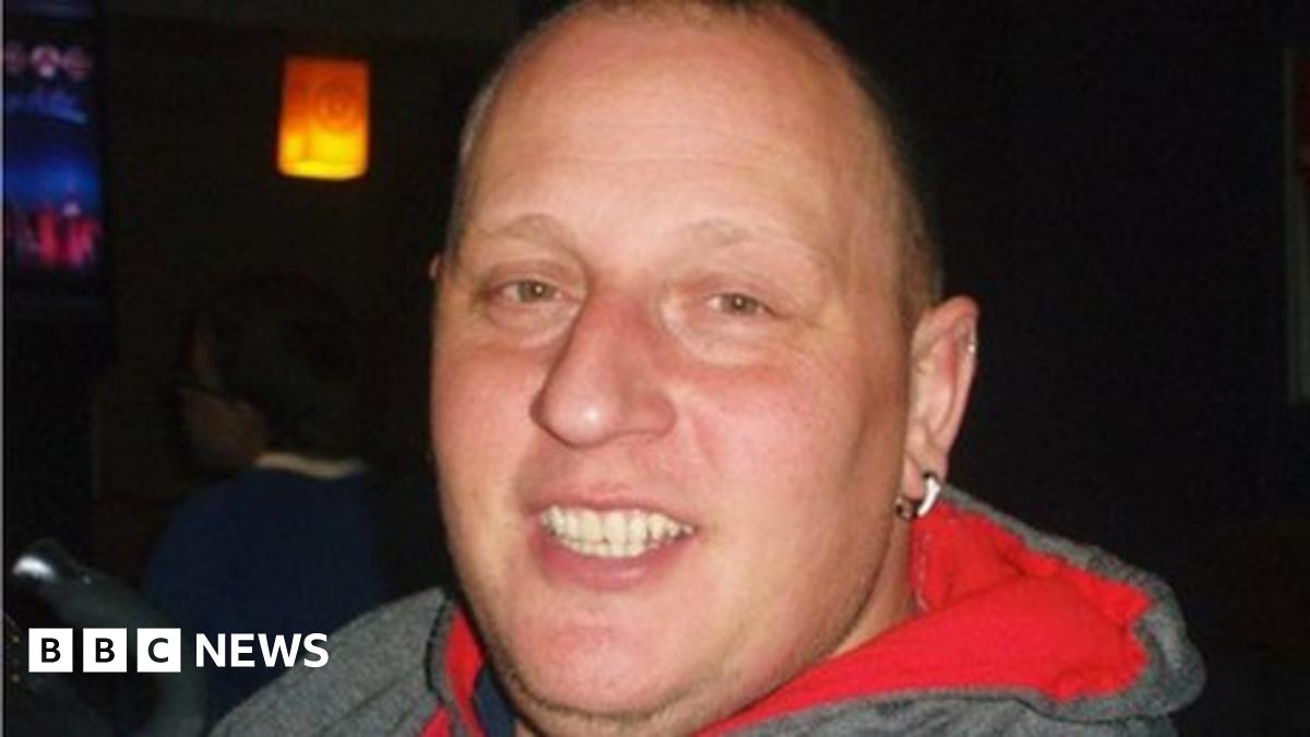 Robert Alderman jailed over Paul Scott Medway assault - BBC News