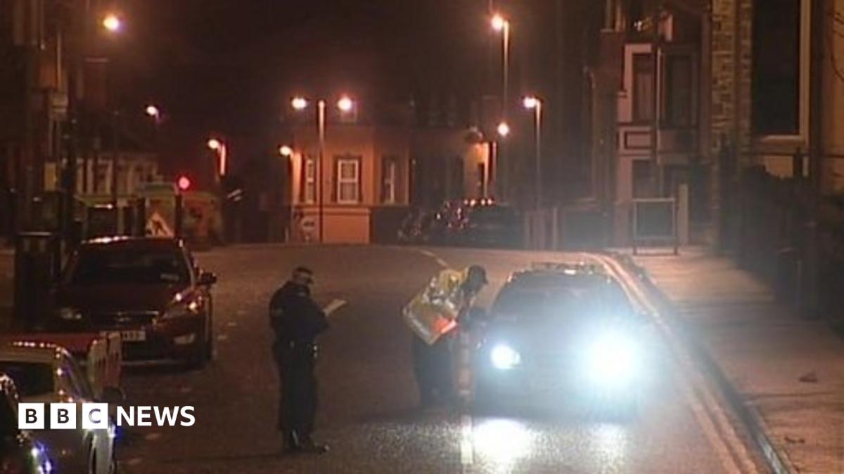Philippa Reynolds: Police revisit crash scene in Derry - BBC News