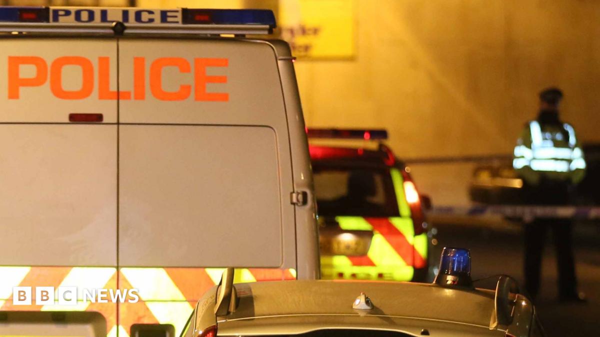 Sussex police quiz man over woman's murder in Brighton - BBC News