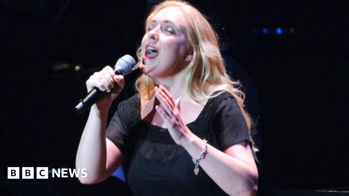 Obituary: Mindy McCready - BBC News