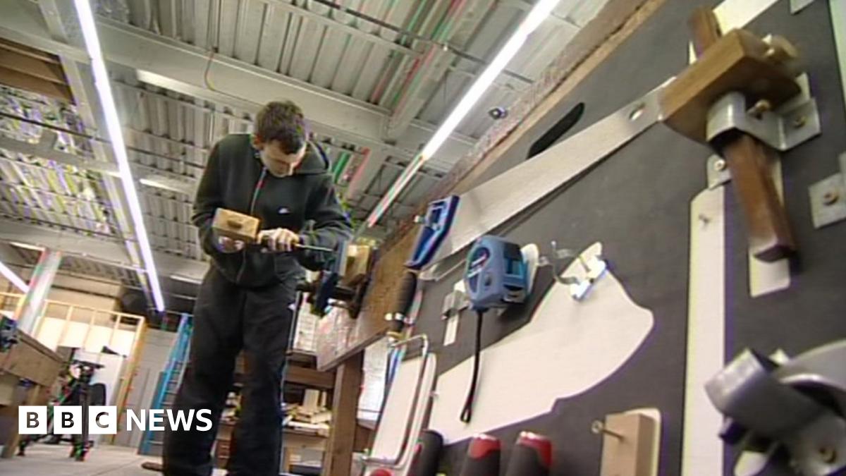 Help for workers after Stride training collapse - BBC News