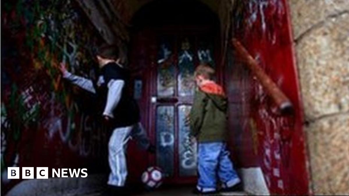 One in six children lives in poverty, UK statistics show - BBC News