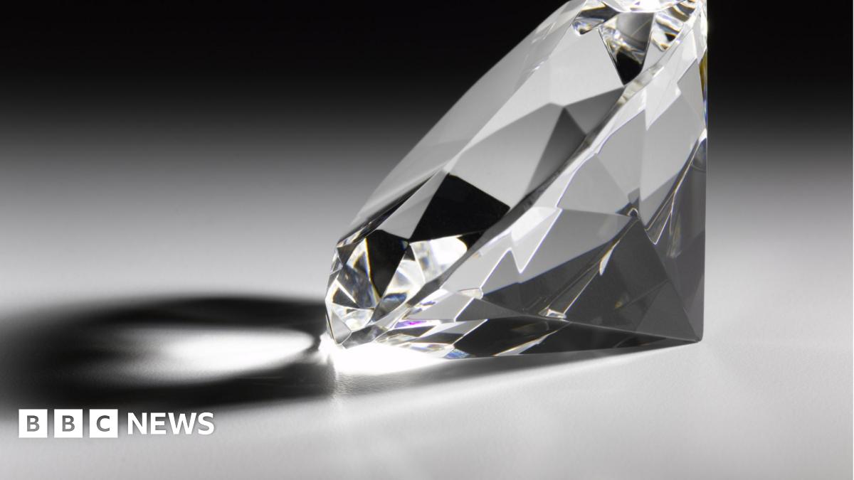 Who, What, Why: How do you spot a stolen diamond? - BBC News