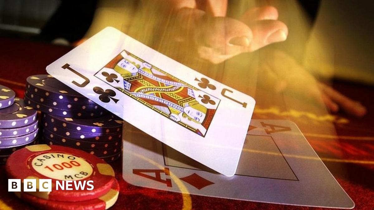 Gambling and alcohol addiction linked, report says - BBC News