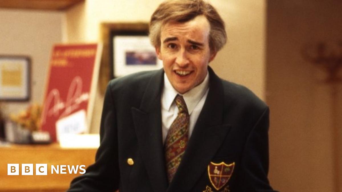 Alan Partridge: Steve Coogan film shoots on Cromer Pier - BBC News