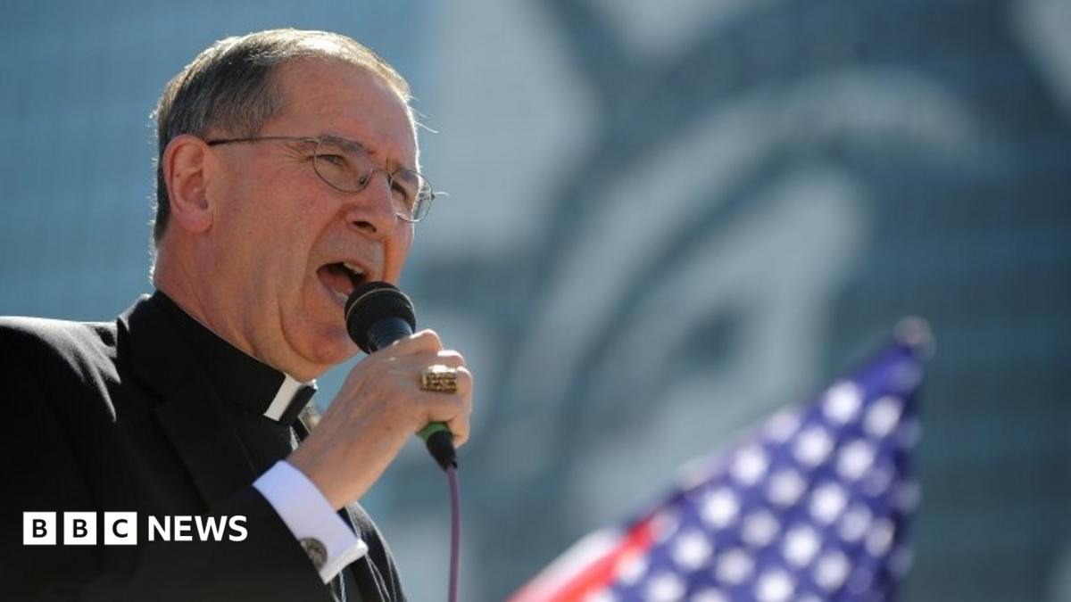 US Cardinal Mahony urged to avoid conclave over abuse - BBC News