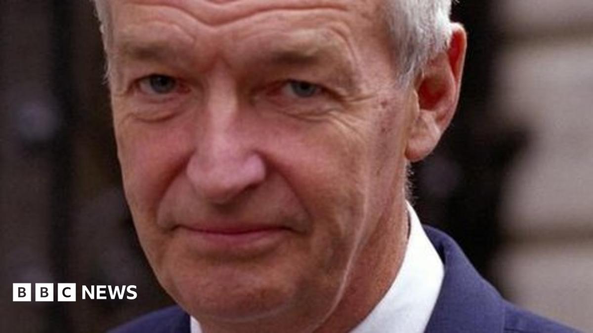 Jon Snow recalls childhood abuse - BBC News