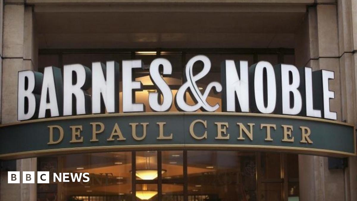Barnes & Noble founder to buy back bookstores - BBC News