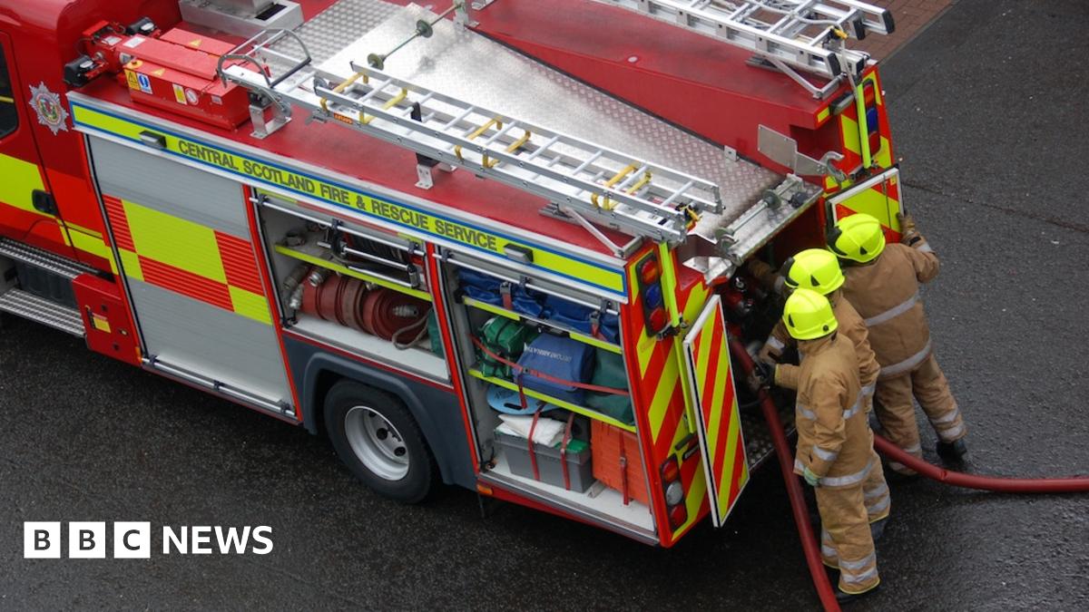 One missing after large building fire in Sutherland - BBC News