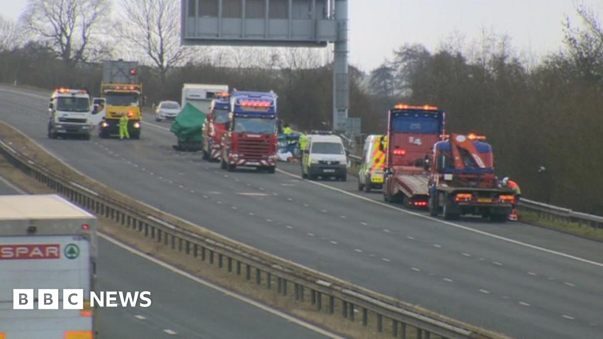 Lorry drivers killed in M6 eight-vehicle pile-up named - BBC News