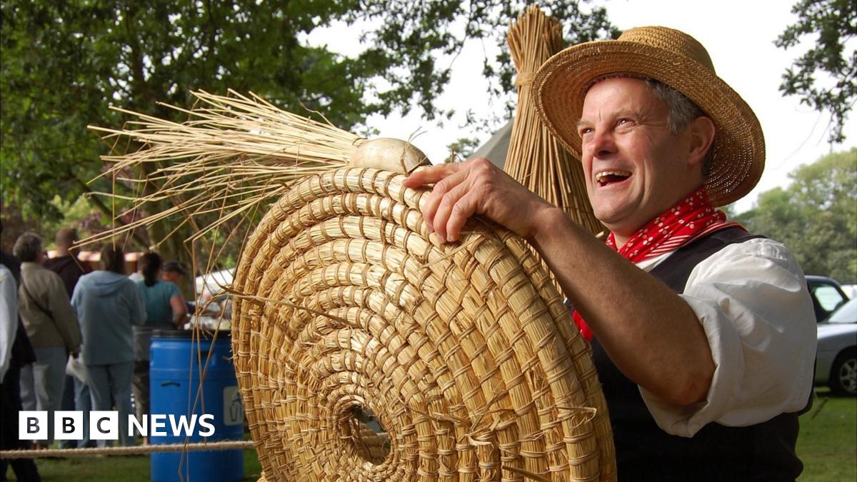 Guernsey's Viaer Marchi organisers have heavy rain plan - BBC News