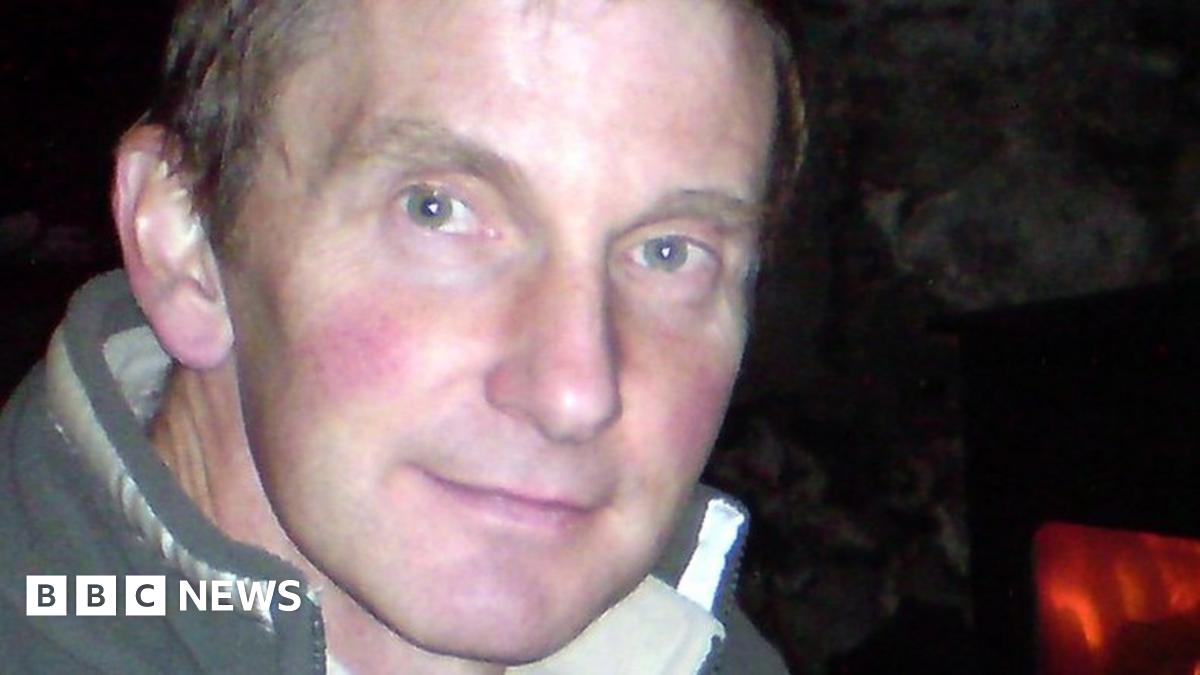 Police investigation after climber dies during Ben Nevis rescue - BBC News