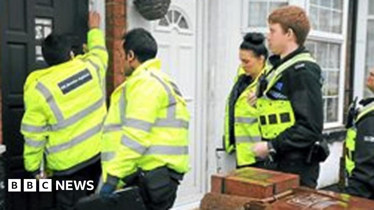 Wolverhampton targeted in police crackdown - BBC News
