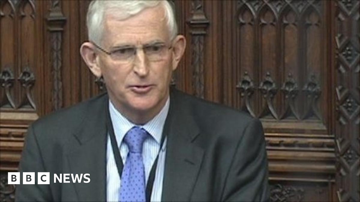 Lord Rennard claims: Peer reprimanded over telephone call - BBC News