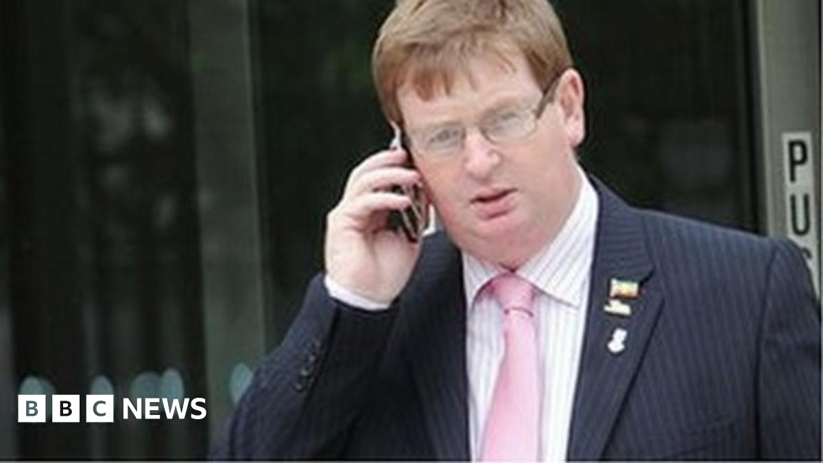 Flag protest: Willie Frazer charged and Jamie Bryson arrested - BBC News