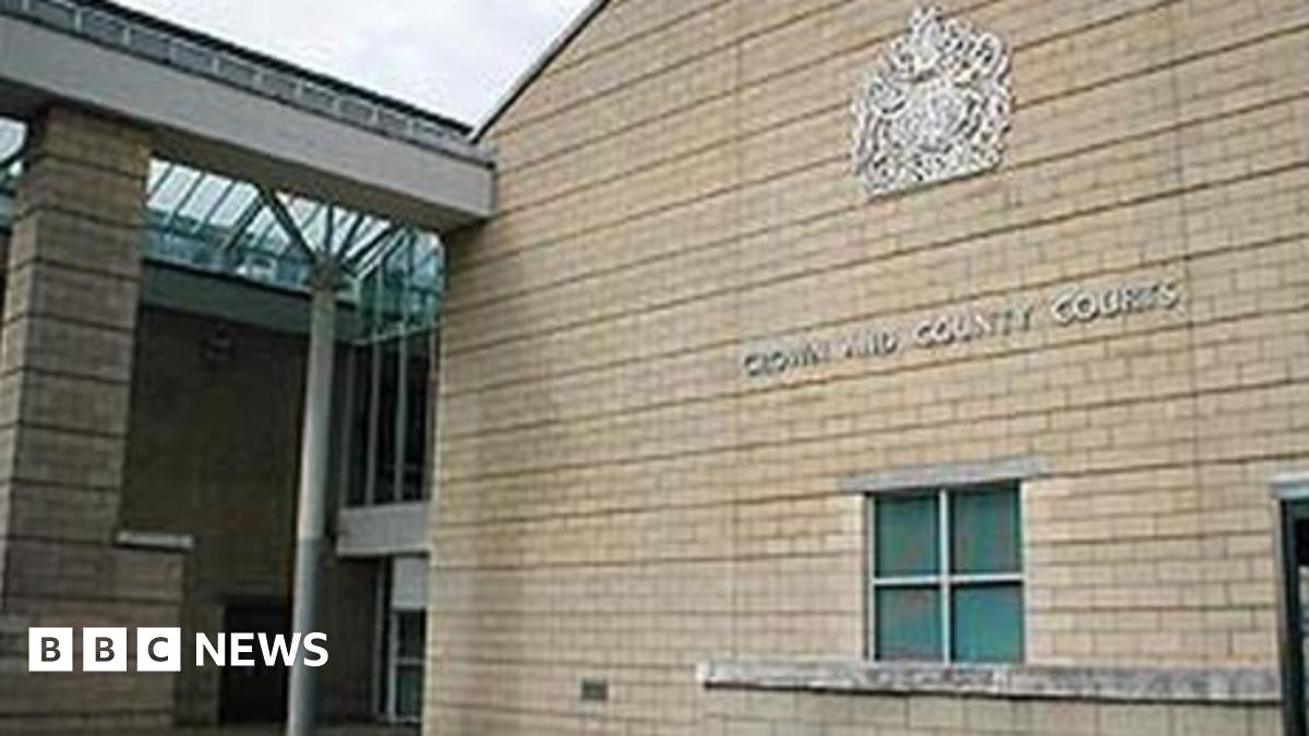 Northampton judge Richard Bray's 'computer' sentences anger - BBC News