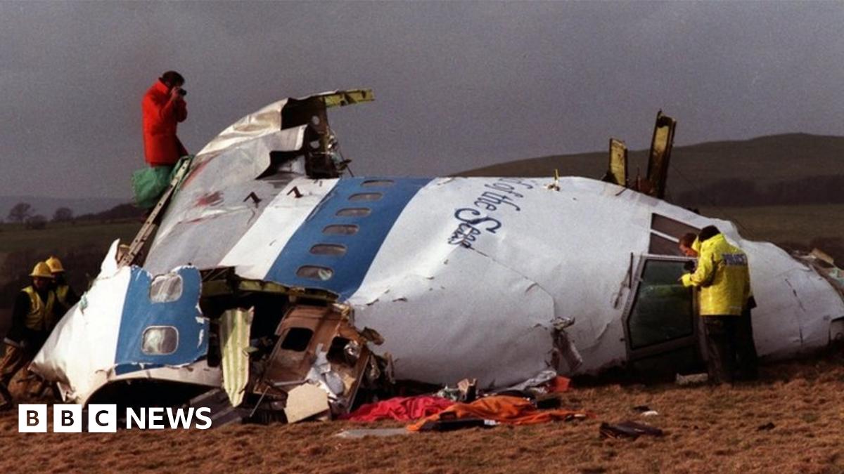 Lockerbie police in Libya visit - BBC News
